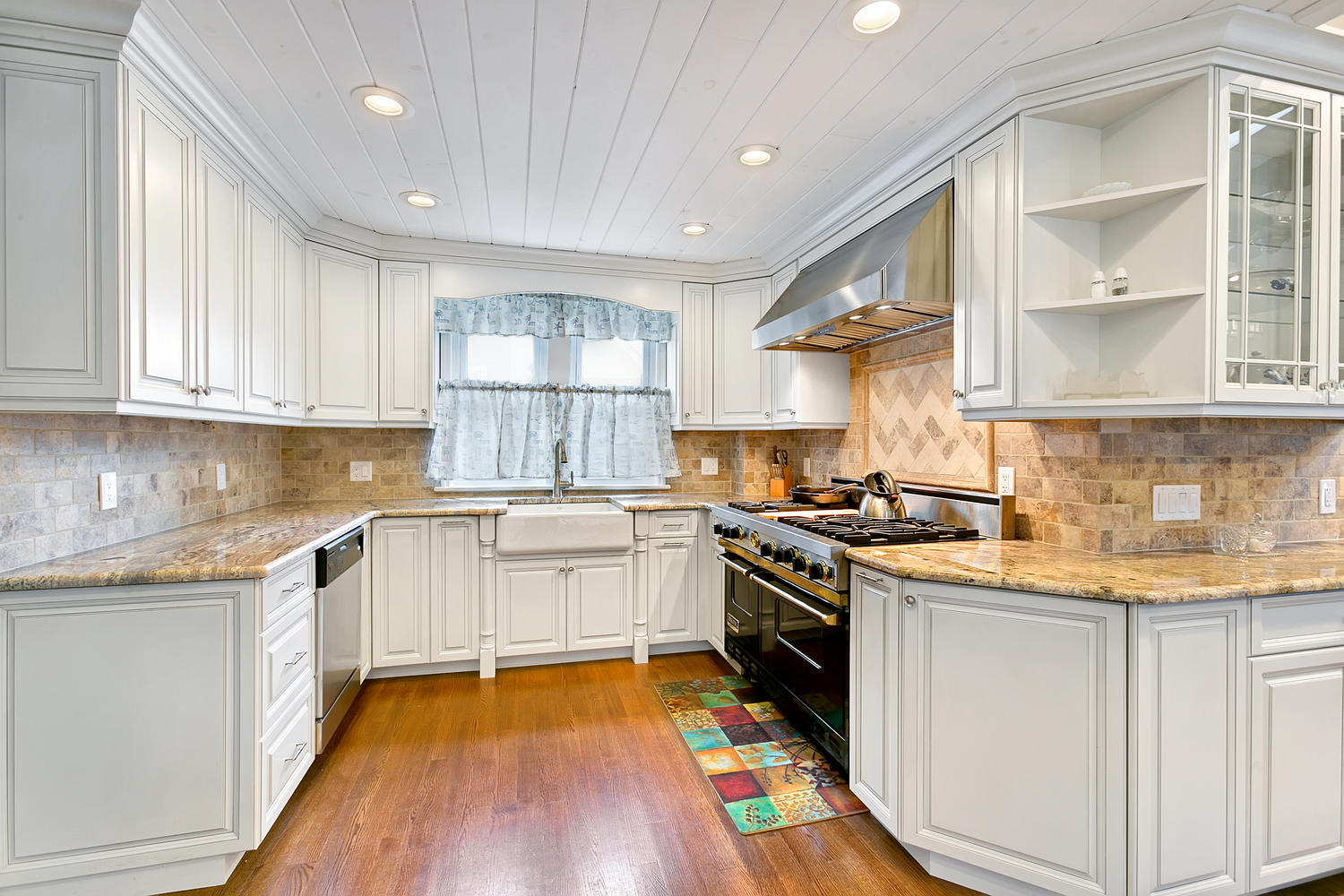 Beach Bungalow Kitchen - Design Line Kitchens in Belmar, New Jersey